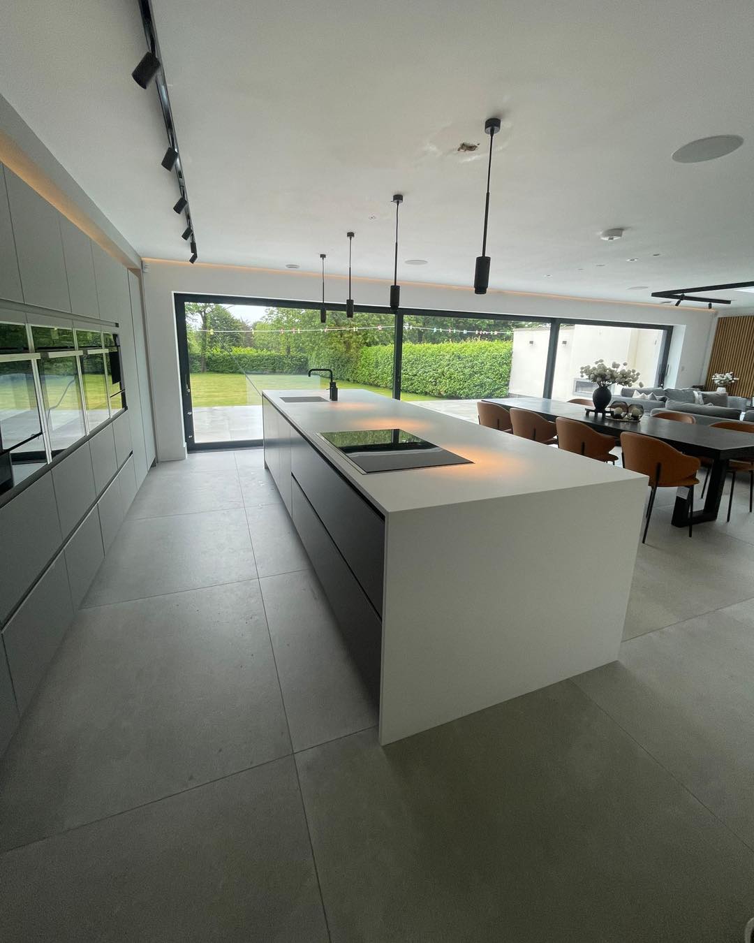 A Truly Handleless Kitchen | Moss Hall Kitchens